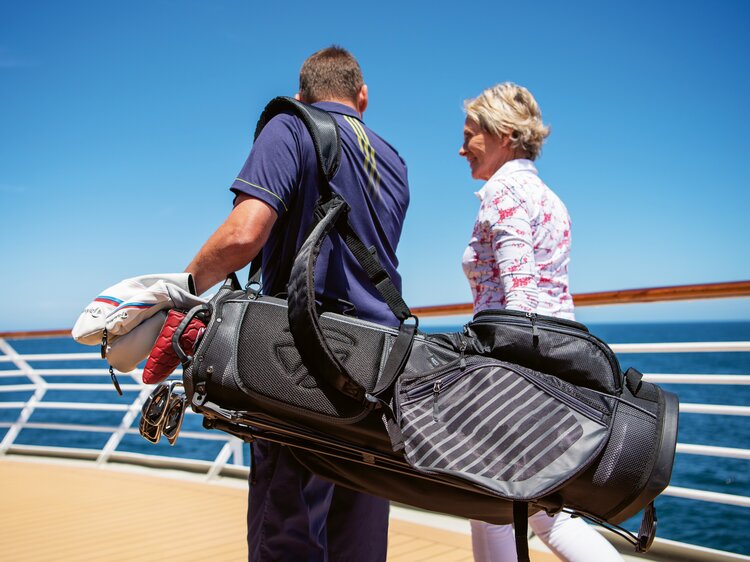 Golf cruises - across the oceans straight to the tee | Hapag-Lloyd Cruises